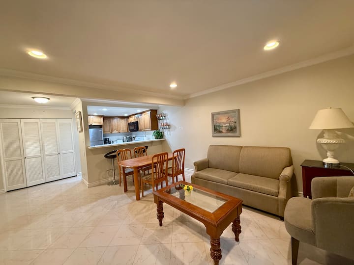 Lovely 2-bedrooms, 2 Free Parking Near Disneyland - Garden Grove, CA