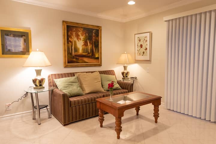 Lovely 2-bedrooms, 2 Free Parking Near Disneyland - Garden Grove, CA