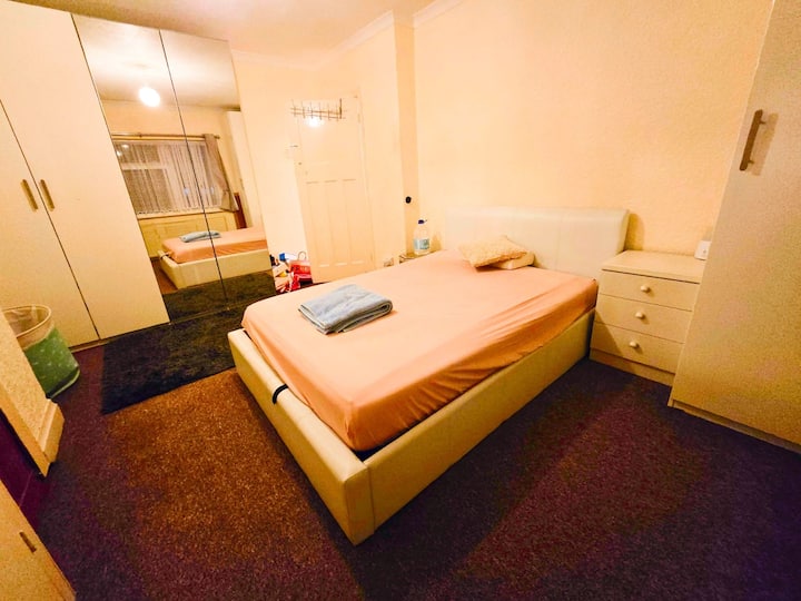 3 Bedroom Full House Easy Booking Super-fast Wi-fi - Solihull