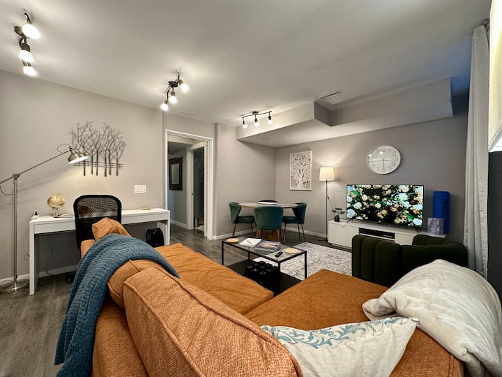 Auburn Hideaway | Modern Private Suite Se Calgary - Calgary