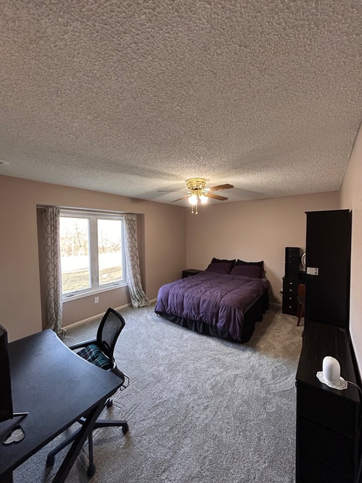 Women's Deluxe Room-spacious Home In The Heartland - Shawnee, KS