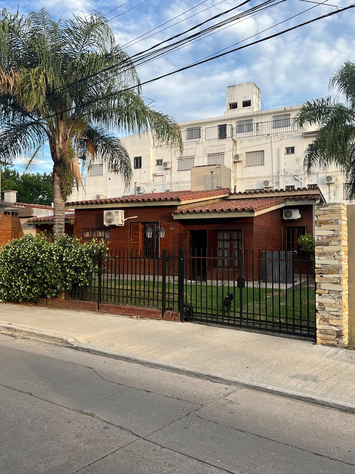 Propiedad Muy Cómoda Y Excelente Ubicación. - Villa Carlos Paz