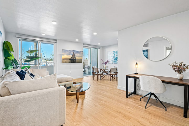 Platinum Pearl | Front Row Marina View Pool, Gym - Marina del Rey, CA