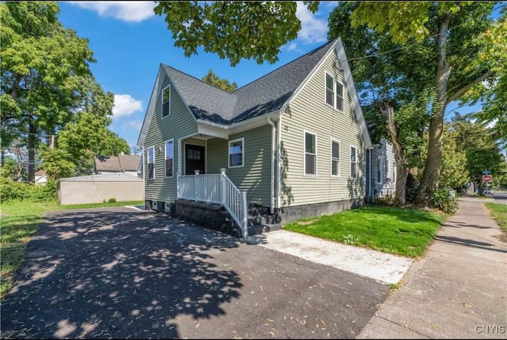 Comfortable Modern 3br Home|10 Min To Roc Airport - Greece, NY