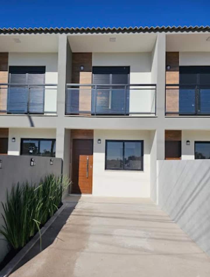 Sobrado Novo Completo  A Poucos Metros Da Br 290 - São Gabriel