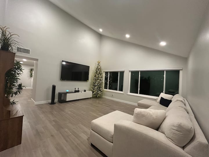 Pool House In Simi - Simi Valley, CA