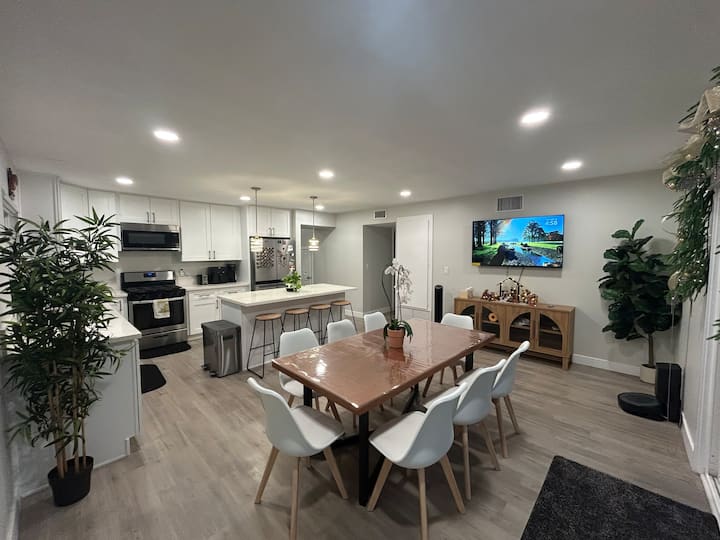 Pool House In Simi - Simi Valley, CA