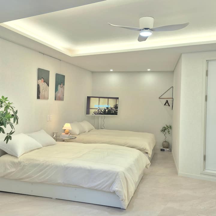 신규오픈:전포,서면,부전역10분/트윈베드/조용한숙소/위치good/호텔침구/최대4인/넓어요! - South Korea