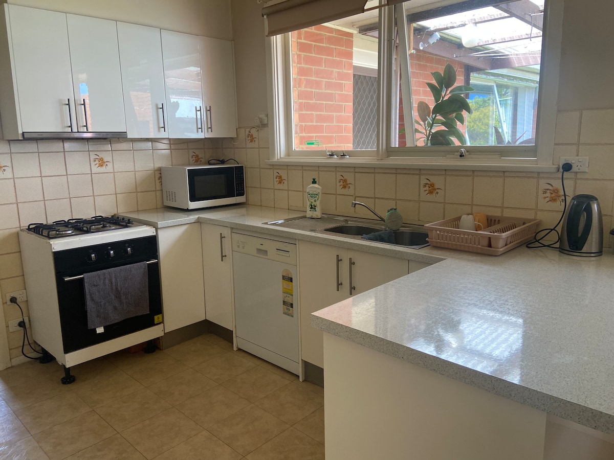 A bright ensuite double room for rent. - Houses for Rent in Burwood ...