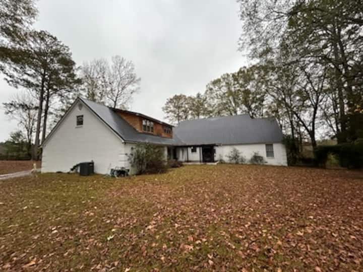 Stylish And Serene Stay In Evergreen - 에버그린