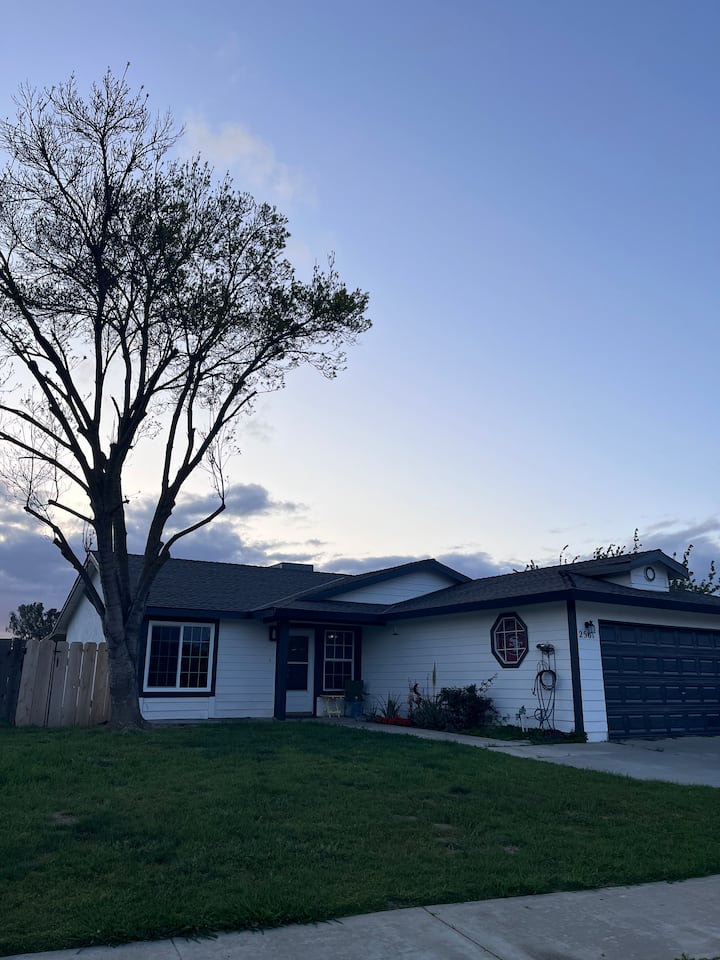 Cozy Home, Quiet Neighborhood! - Merced, CA