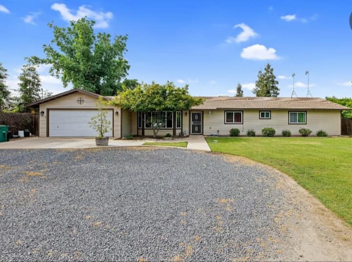 Big House On Water - エクセター, CA