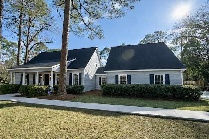 Edgewood Escape | Pool, Putt Putt & Games Near Gsu - Statesboro, GA