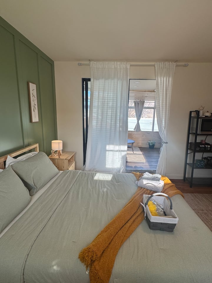 Hidden Gem Attic Suite For 3 *Private Bath&kitchen - North Bergen, NJ