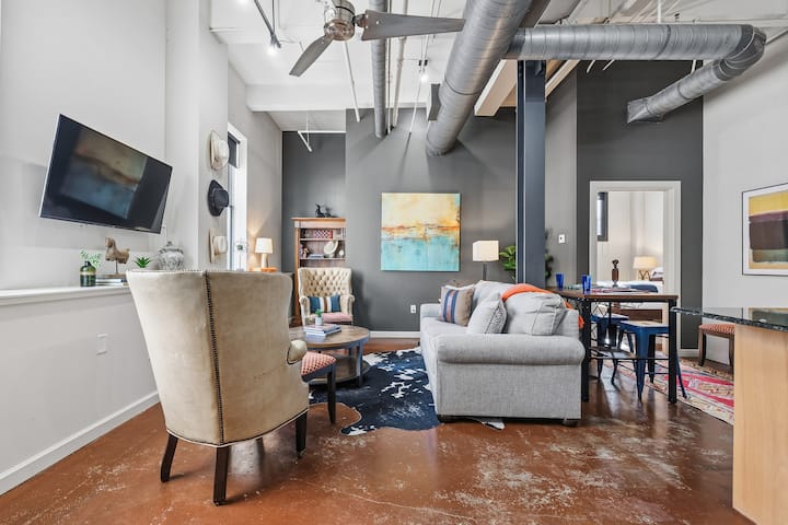 Stylish Downtown Loft Steps From Sundance Square - Fort Worth, TX