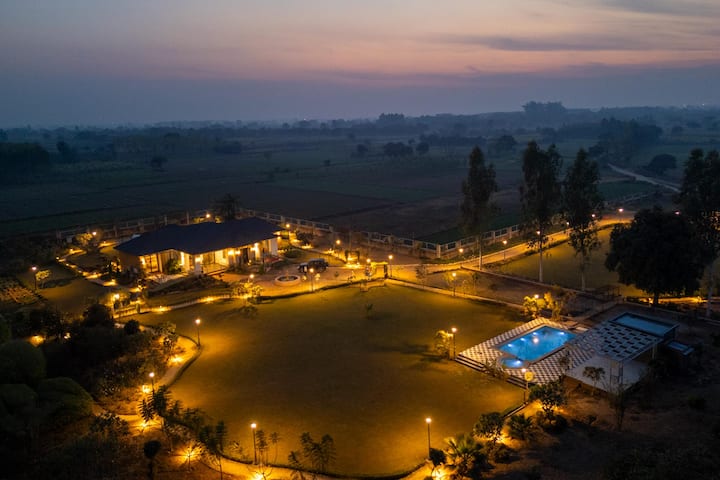 2br Treeansh @Stayvista W/ Pool, Bbq, Lawn - Himachal Pradesh