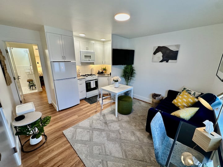 Brand New Apartment Steps From Boutiques & Bart - Oakland, CA