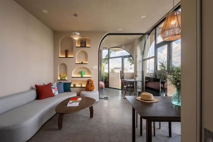 A Beautiful Tropical Sanctuary Right In The City - Vietnam