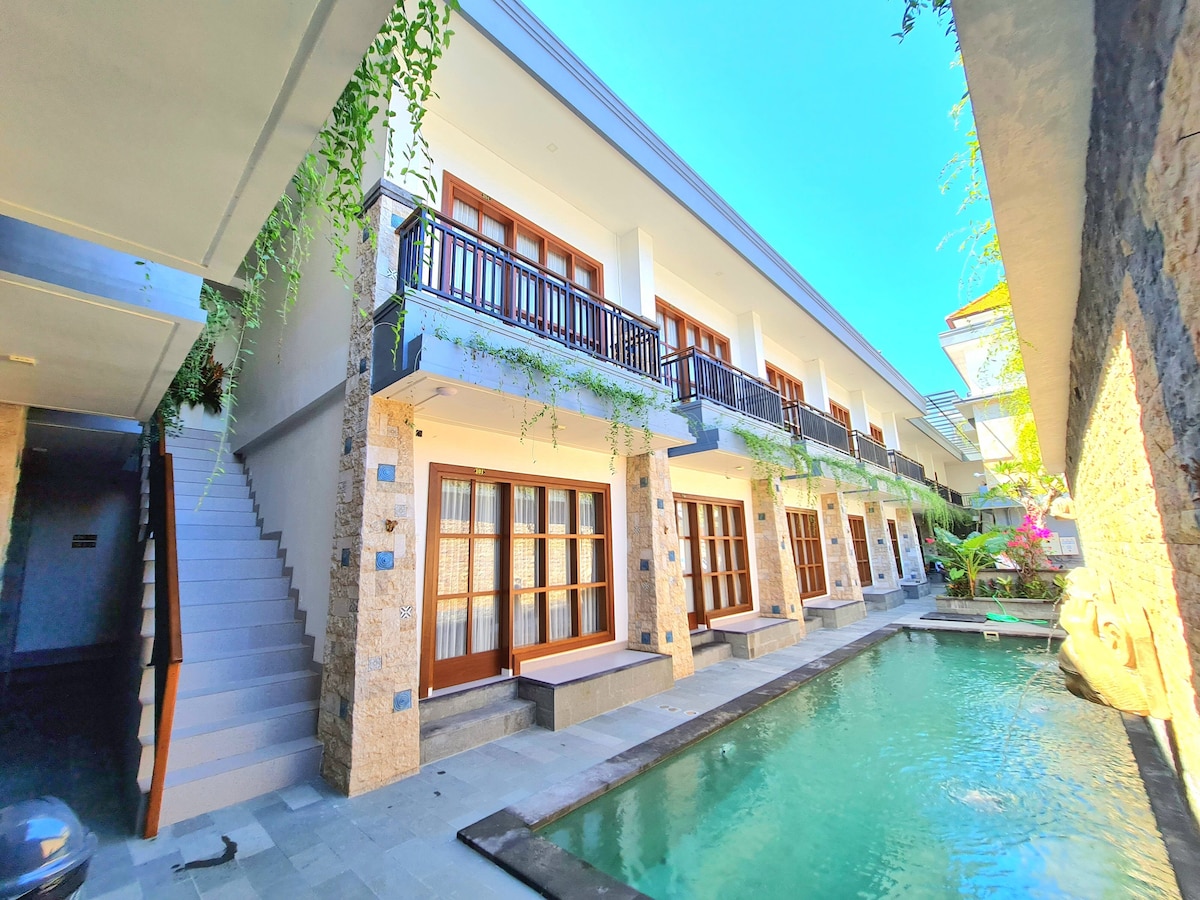 Parfait pour deux : chambre avec lits jumeaux 2 chambres et BF à Kuta ...