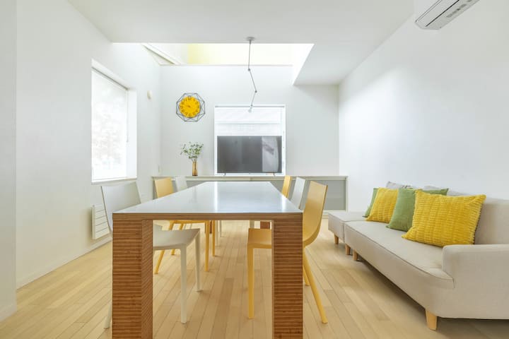 【最大9名・100㎡超】青森市中心部の一棟貸しモダンハウス - Aomori