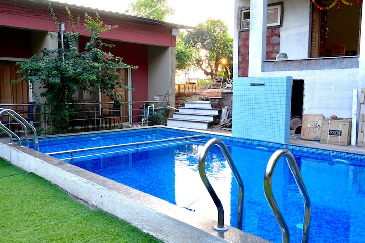 Berry Breeze Villa - Cozy 2bhk - Shared Pool | - Mahabaleshwar