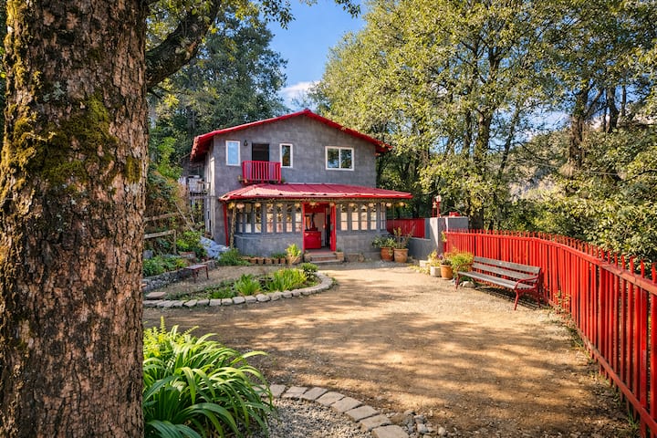 100 Yr Old British Cottage With Bathtub On Hilltop - ナイニタール