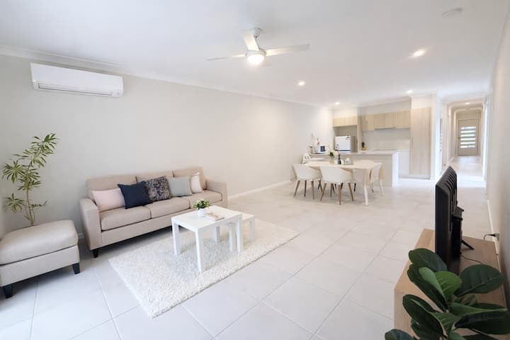 The Soft Stay | Elegant Modern Home In Ripley - Ipswich