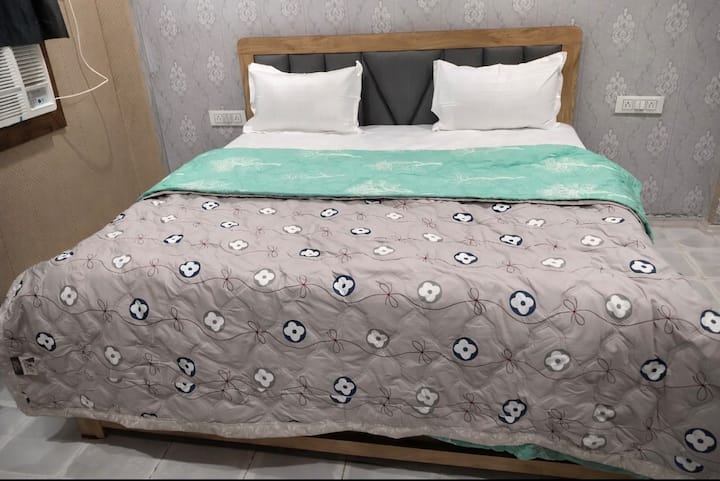 Modern 1bhk Near Prem Mandir & Iskon - Vrindavan