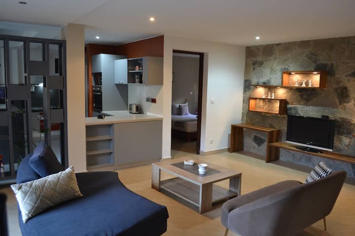 Appartement Moderne, Spacieux Avec Jardin Privatif - Antananarivo