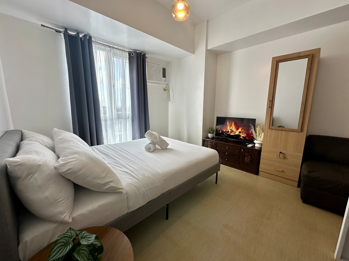 8F Cozy Studio Unit at Centrio Tower beside Ayala - Apartments for Rent ...