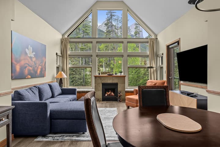 Vistas On 12 - Sleep 8, Heated Pool & Hot Tub - Canmore