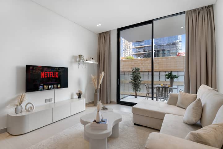 Stylish New 1br | Resort Pool, Balcony & Gym | Jvc - Dubai