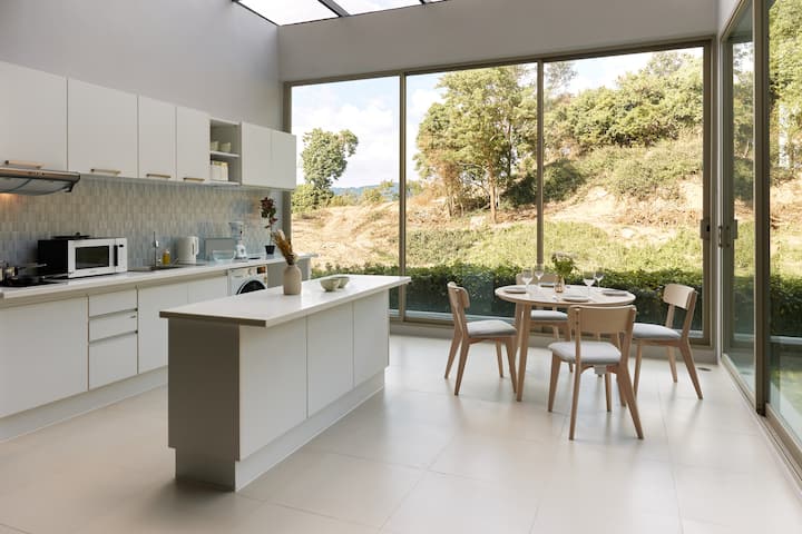 Brand New Spacious Unique Apartment At Karon Beach - Thailand