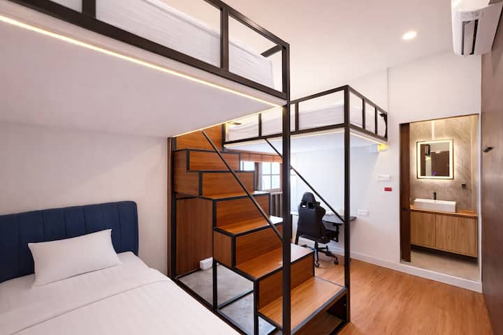 Family Room For 5, Ensuite Bathroom By Bugis Mrt - Singapore