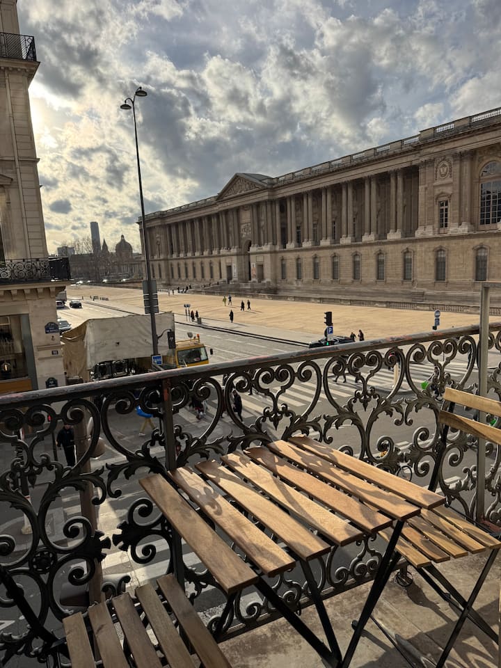 Rivoli - Appartement Avec Balcon Face Au Louvre - Párizs