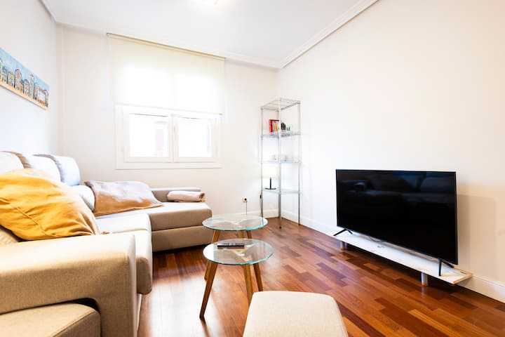 Bonito Apartamento, Bien Situado En Casco Antiguo. - Irun