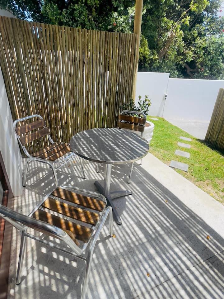 Cowrie Cottage - 2 Minute Walk To The Beach - Saint Francis Bay
