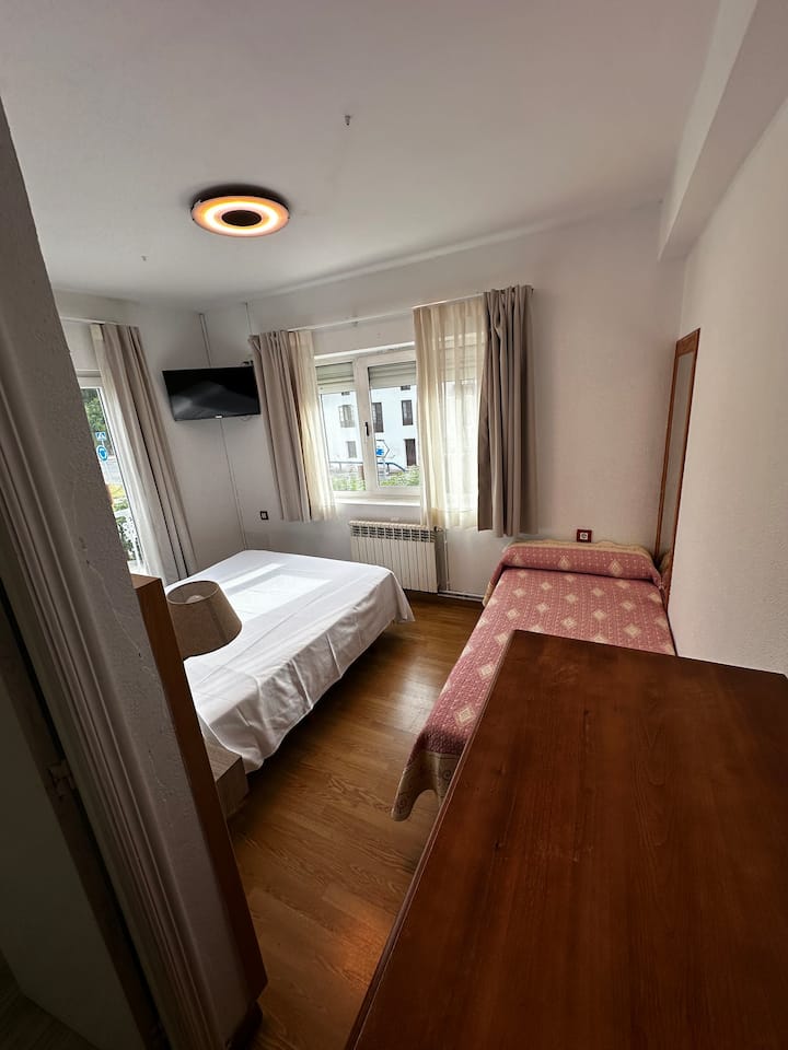 102-habitacion Triple Con Desayuno - Cabezón de la Sal