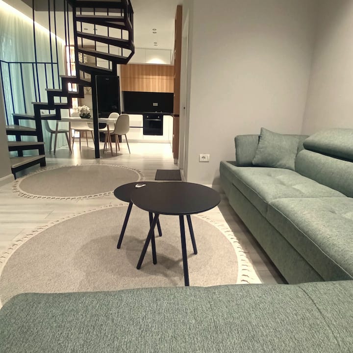 Vila Duka 62. Blloku I Ambasadave - Tiran