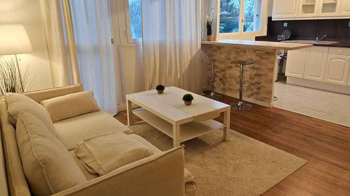 Cosy 48m² Place, Private Parking | 26 Min To Paris - Val-d'Oise