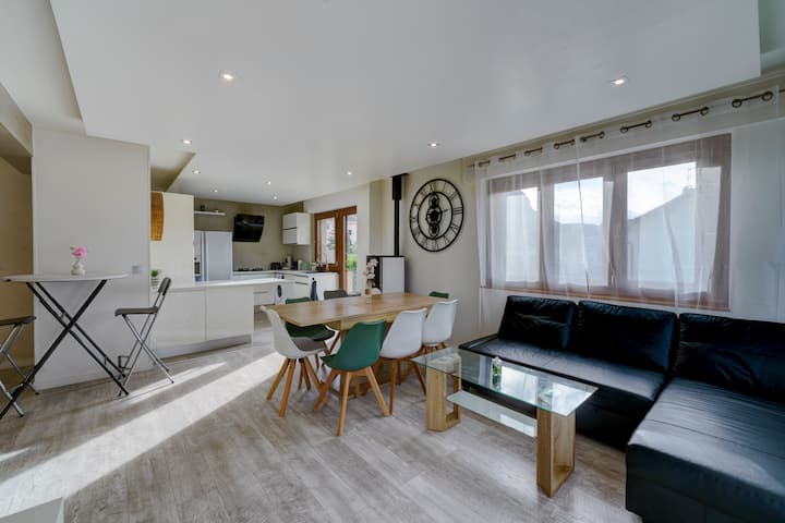 Embnb A73.1 | Superbe T4 Vue Montagne, 5min Genève - Ginebra