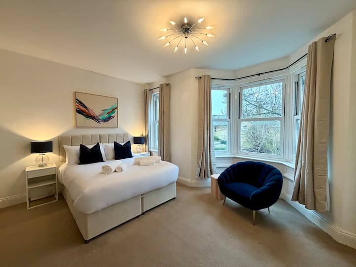 4 Double Bedroom House - Sleeps 10 - 3 Bathrooms - Bath