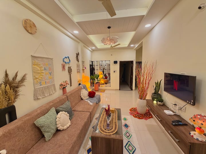 Casa Aura | Calm, Clean & Comfortable 2bhk - Indore