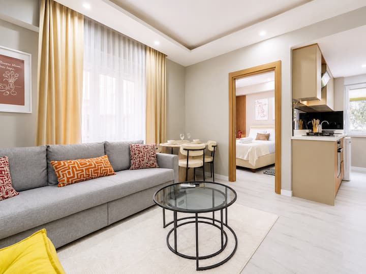 Sleek Gray 1br | Steps From Kaleiçi Old Town - Konyaaltı
