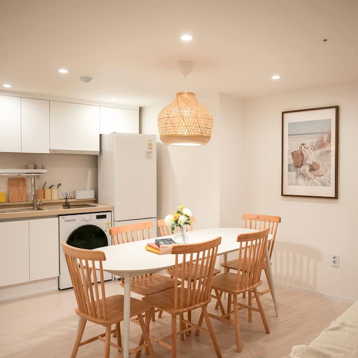 [서울역] 도보 5분 3룸 2욕실 | 라운지 & 짐보관 - South Korea