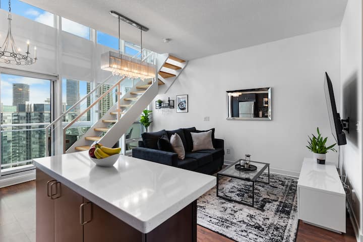 Two-story Penthouse W/ Jacuzzi & Gym|sherwaymall - Toronto