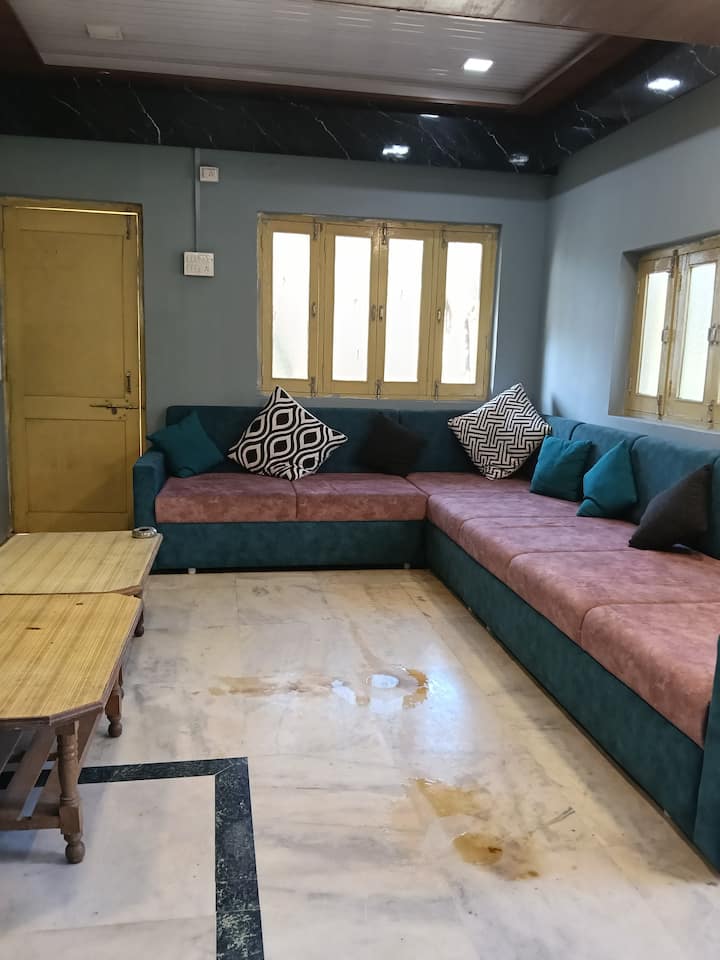 Meera Villa : Where The Peaks Meets The Peeps - マウント・アビュー