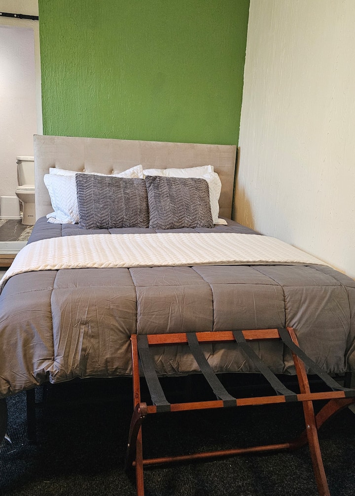 The Safari Studio - Miami Gardens, FL