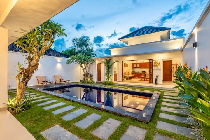 Arts Fresia Villa Two-bedroom Private Pool Kuta - Seminyak