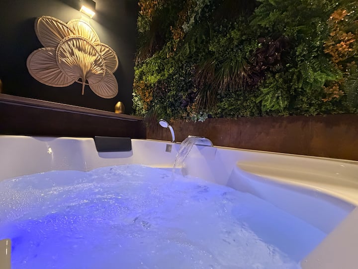 Black Oasis – Suite Exotique Avec Balnéo - Orange